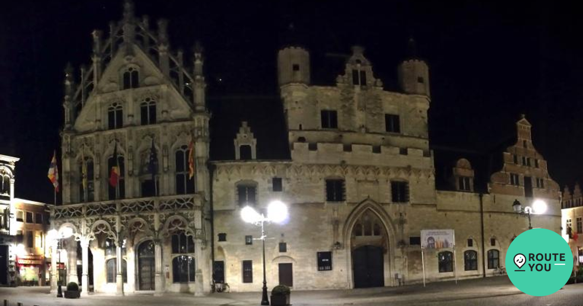Stadhuis Mechelen uit 3 delen. Vlnr het Paleis van de Grote Raad, het ...