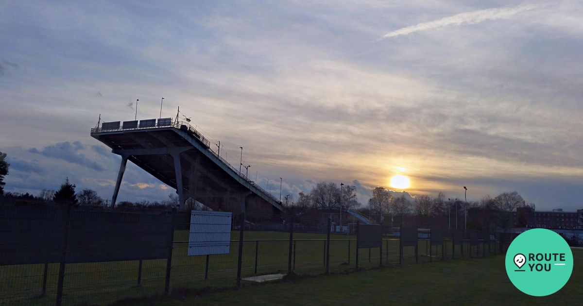 Skipiste Deurne bij ondergaande zon - Sportcomplex | RouteYou