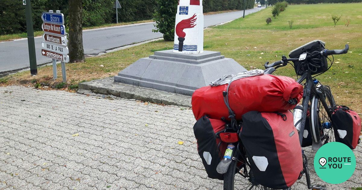 Borne 1147 Voie de la Liberté Memorial de Mardasson - Markeerpunt ...