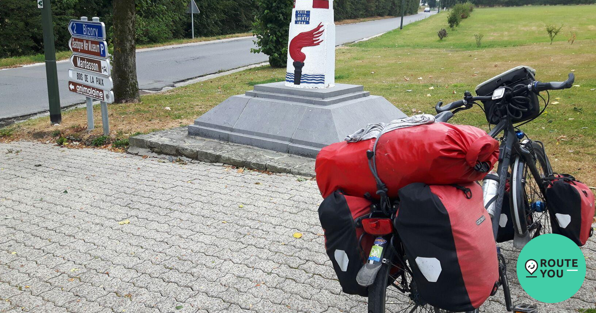 Borne 1147 Voie de la Liberté Memorial de Mardasson - Markeerpunt ...