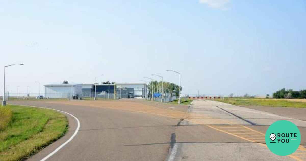 Noonan–Estevan Highway Border Crossing - Crossing | RouteYou